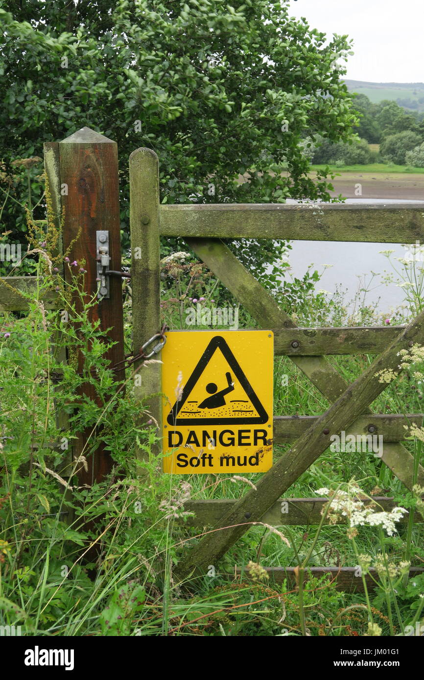 Yellow hazard warning triangle hi-res stock photography and images - Alamy