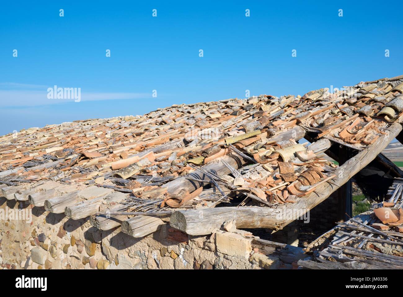 Remote disused farm building hi-res stock photography and images - Alamy