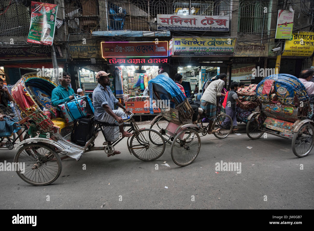 Rickshaw rider dhaka bangladesh hi-res stock photography and images - Alamy