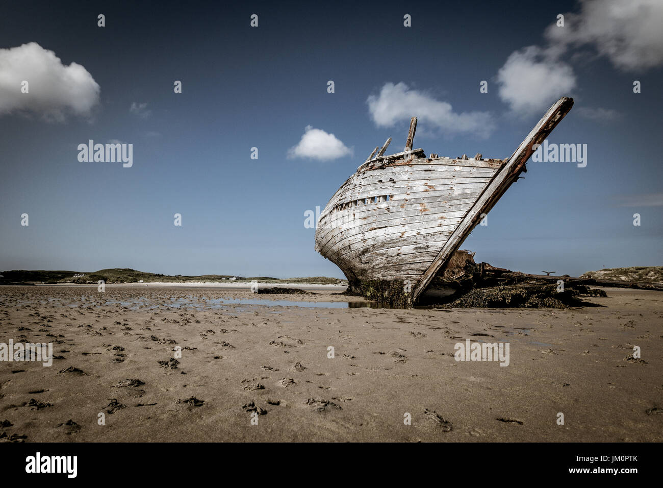 bad eddie shipwreck bunbeg beach co donegal Stock Photo - Alamy