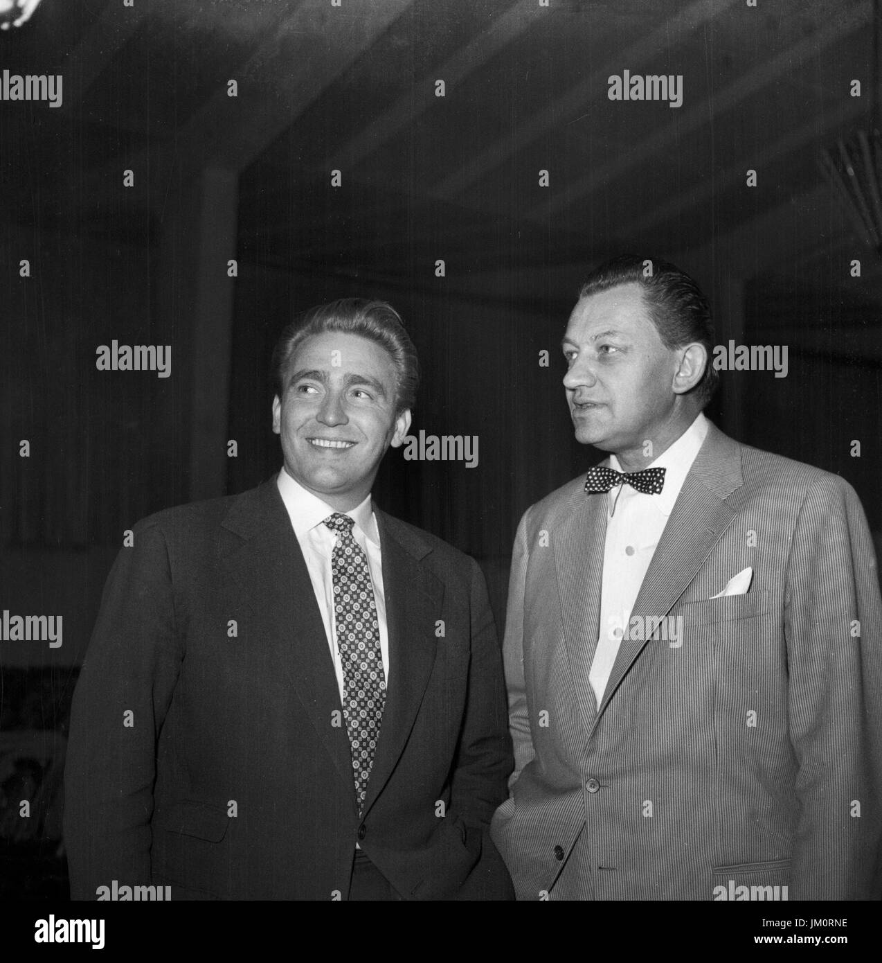 Deutscher Komponist Michael Jary (rechts), Hamburg 1956. German ...