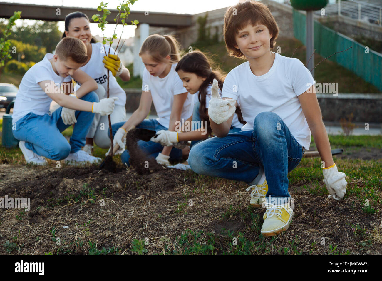 Children group problem help hi-res stock photography and images - Alamy