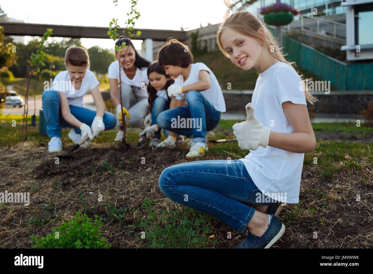 Girl recommending hi-res stock photography and images - Alamy