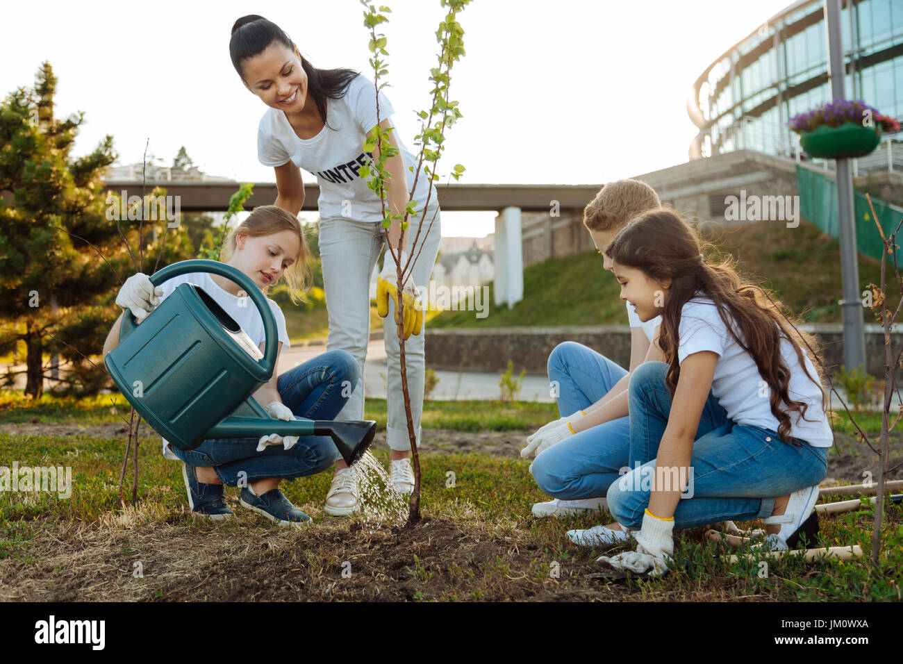 Kids volunteering planting tree hi-res stock photography and images - Alamy