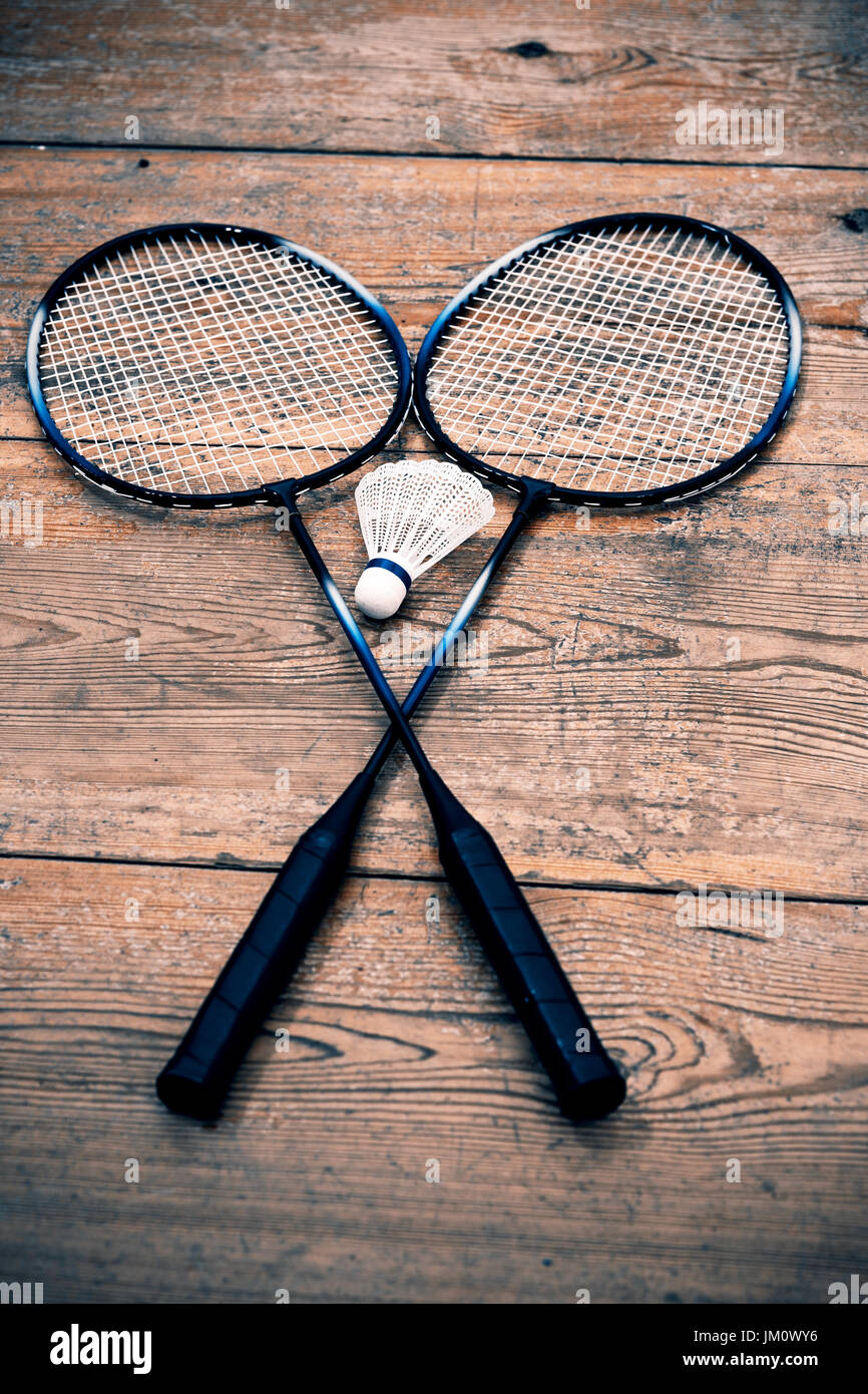 Vintage badminto racquets with shuttlecock Stock Photo - Alamy