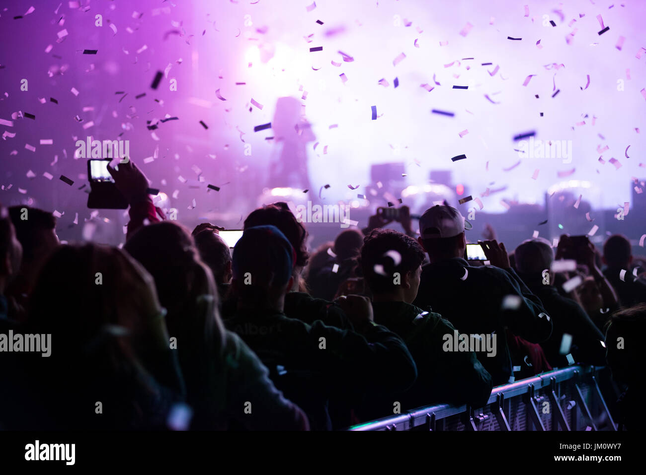 Confetti cannons hi-res stock photography and images - Alamy