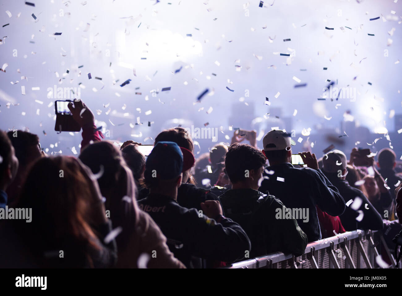 Gold confetti concert hi-res stock photography and images - Alamy