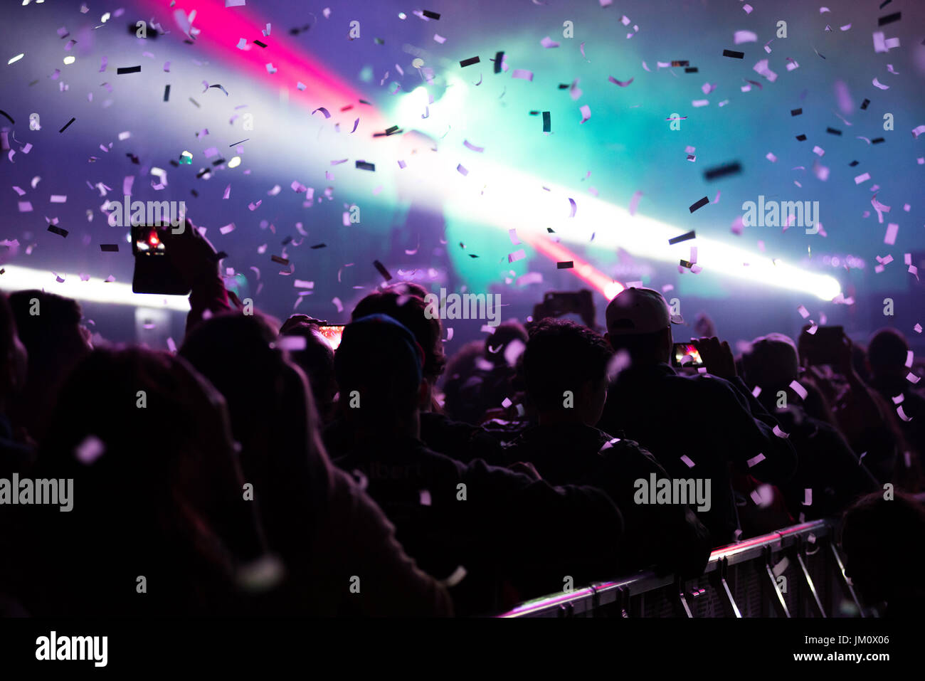 Gold confetti concert hi-res stock photography and images - Alamy