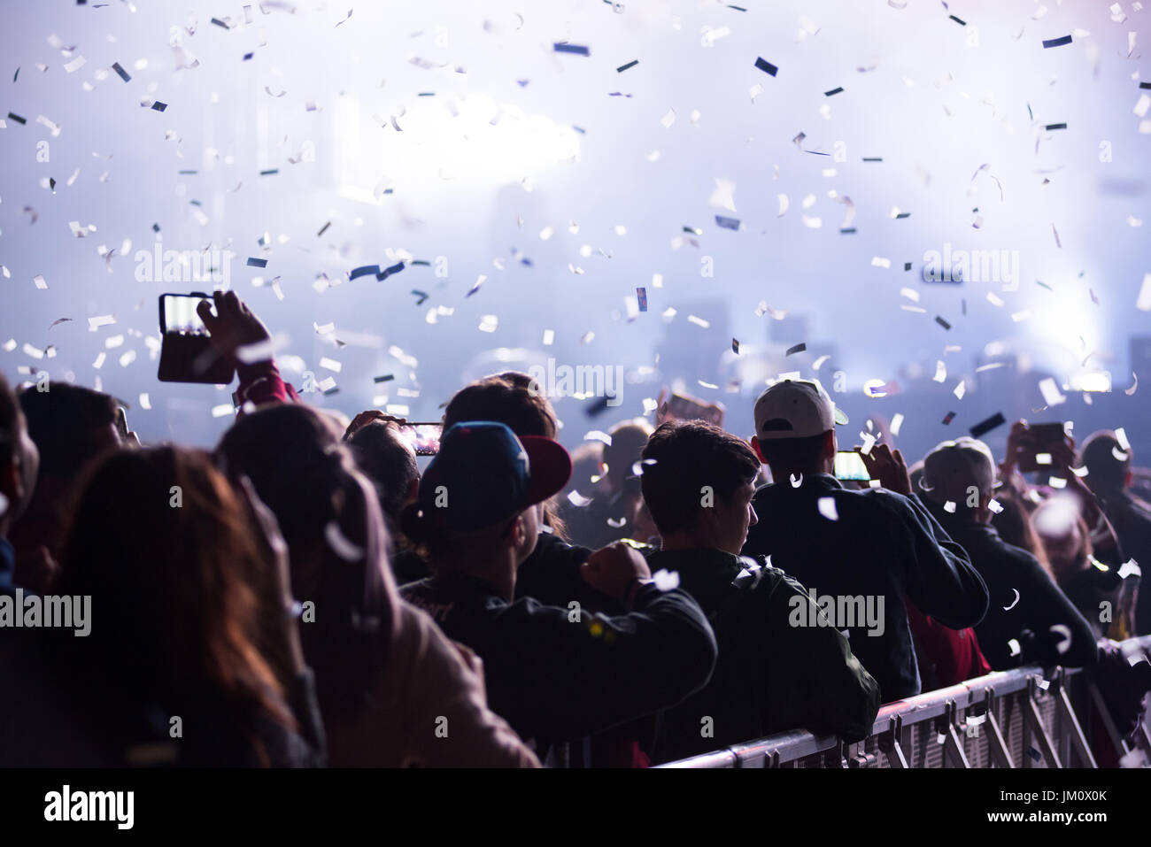 Gold confetti concert hi-res stock photography and images - Alamy