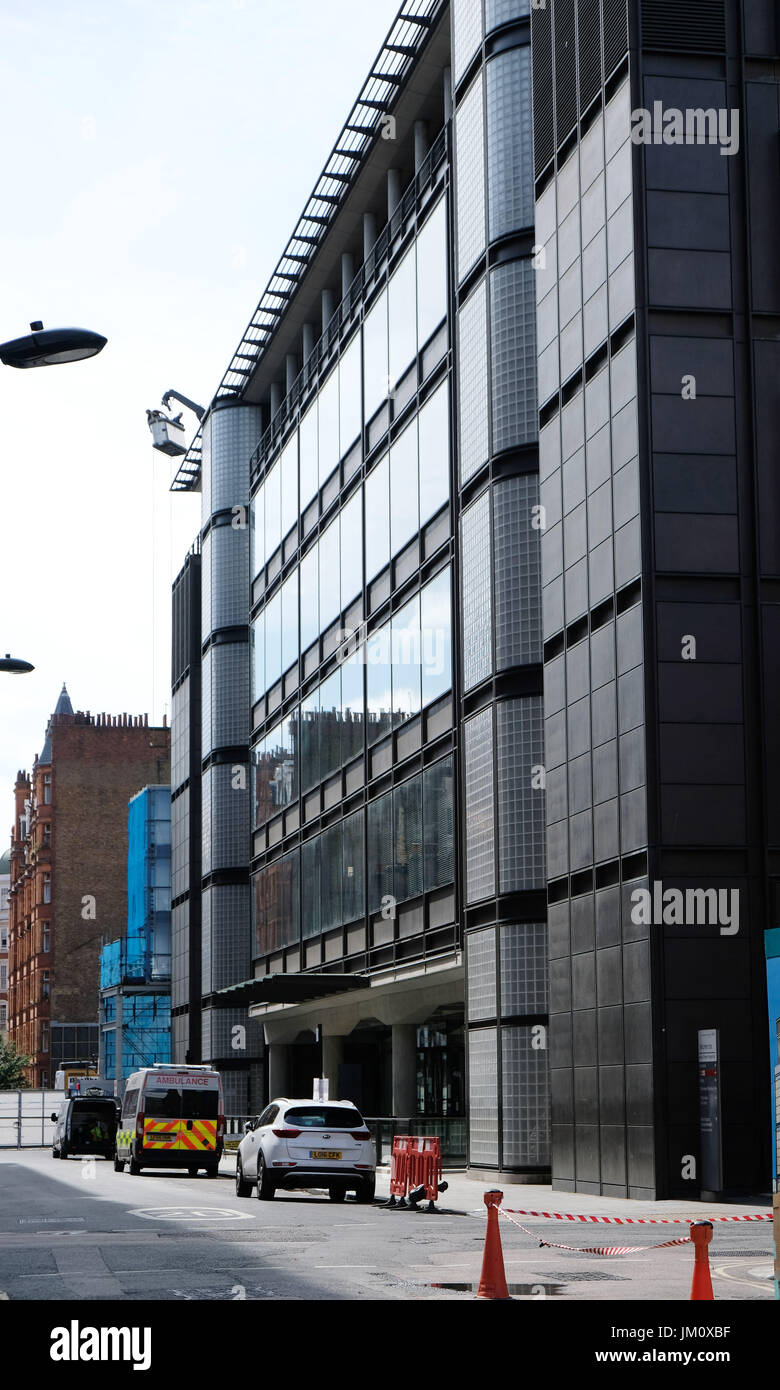 Uch macmillan cancer centre london hi-res stock photography and images ...