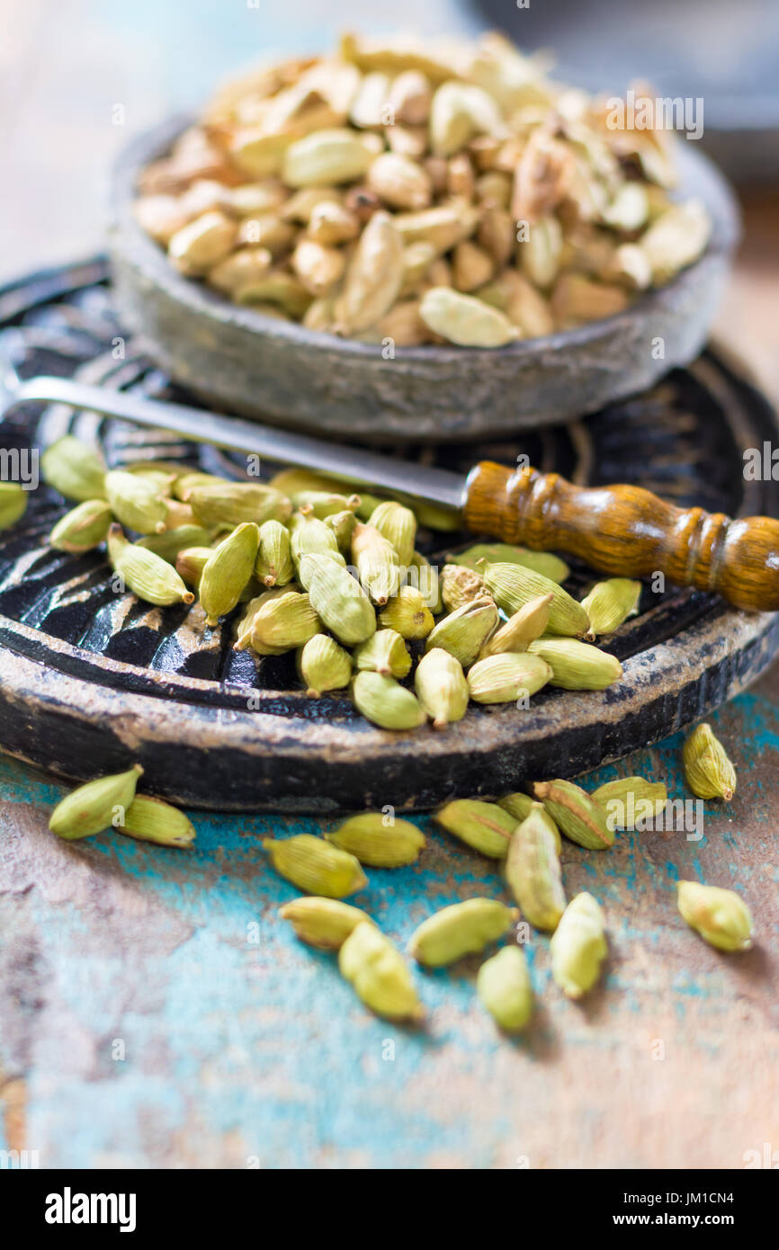 Raw Organic Cardamom Pods ready to use Stock Photo - Alamy