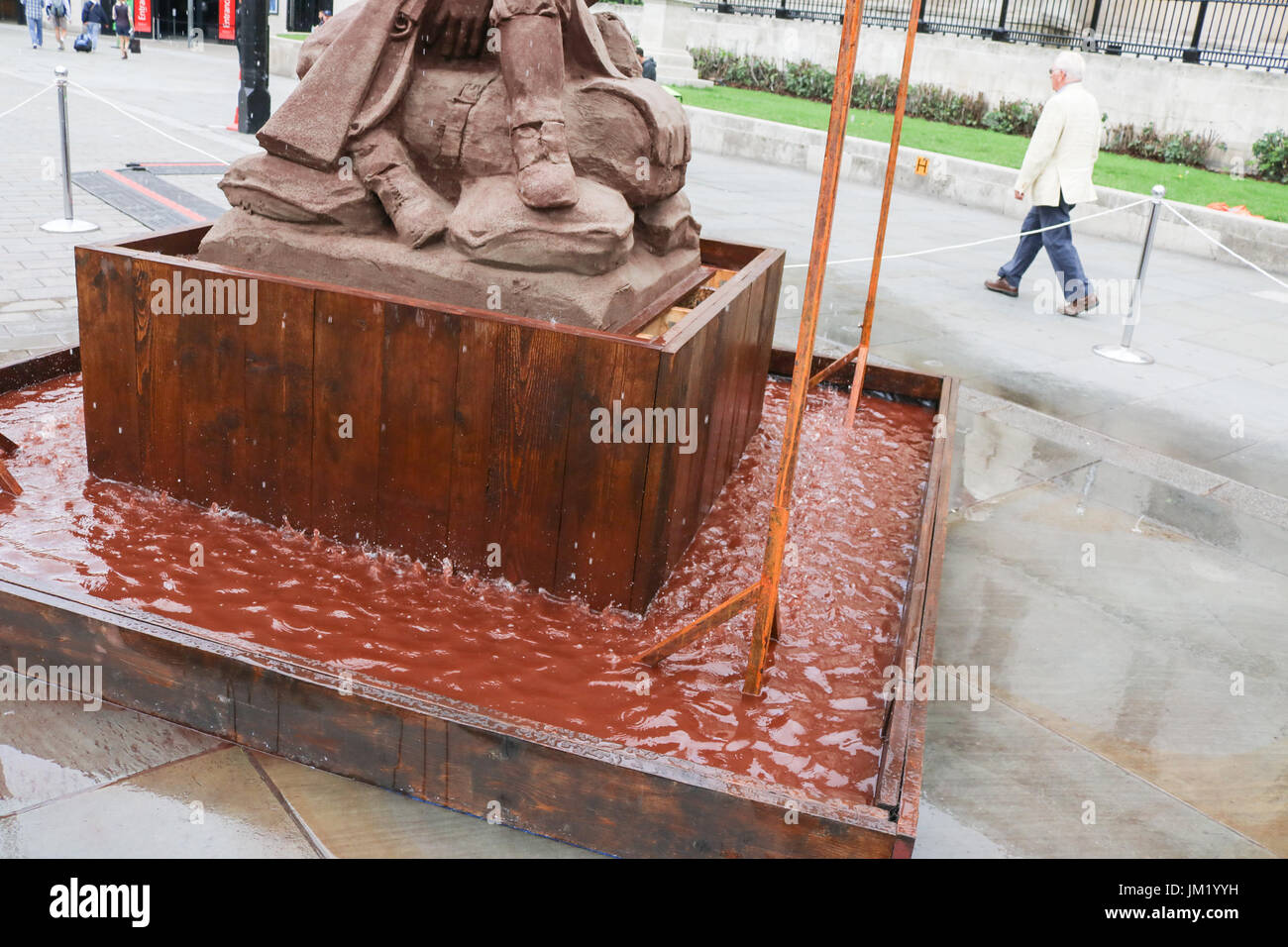 London, UK. 25th July, 2017. The Mud Soldier sculpture in Trafalgar ...