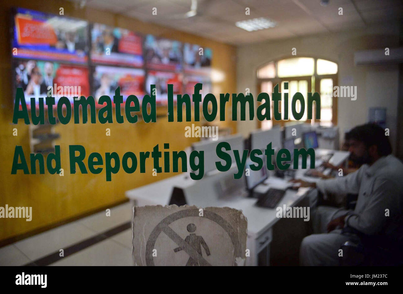 Reporting system hi-res stock photography and images - Alamy