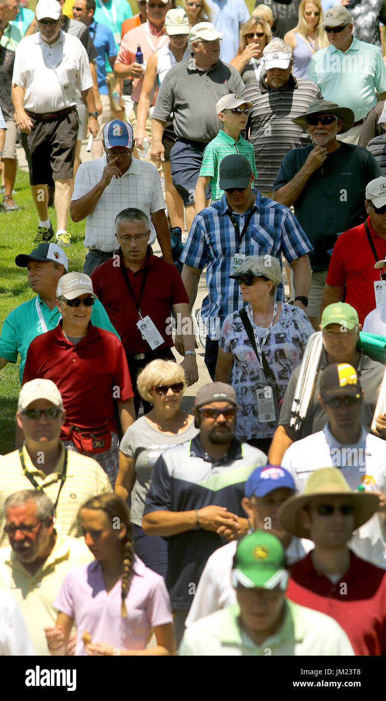 Silvis, Iowa, USA. 13th July, 2017. Golf fans crowd the cart paths as ...