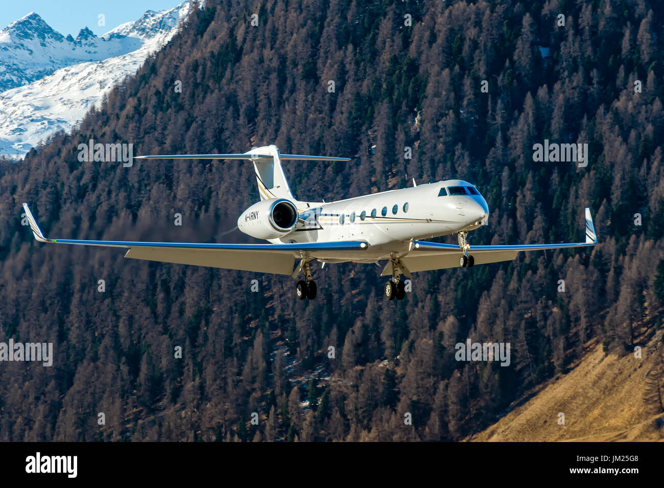 Gulfstream G550 landing Egadin Airport, Samedan, St. Moritz Stock Photo ...