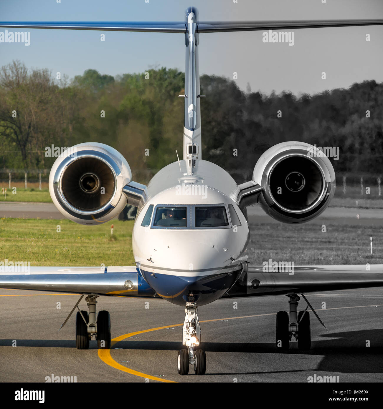 Gulfstream v interior hi-res stock photography and images - Alamy
