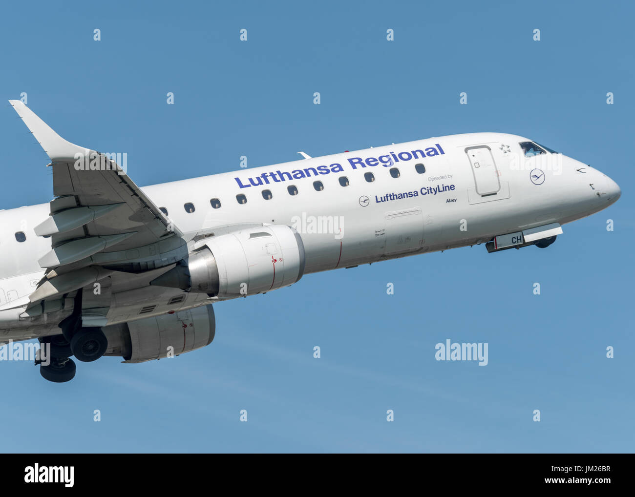 Regionaljet hi-res stock photography and images - Alamy
