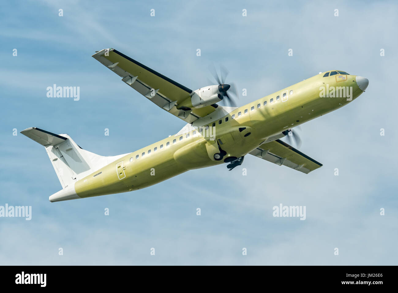Front nose wheel light aircraft hi-res stock photography and images - Alamy