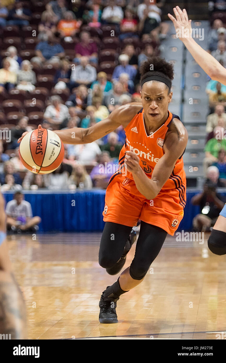 Uncasville, Connecticut, USA. 25 July, 2017. Connecticut Sun guard ...