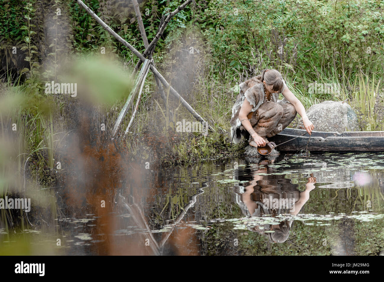 Albersdorf, Germany. 24th July, 2017. A woman dressed in Stone Age fur ...
