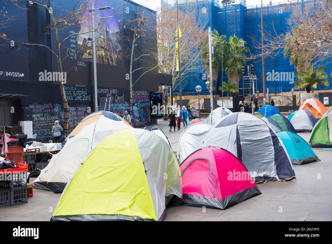 Homelessness in the city hi-res stock photography and images - Alamy
