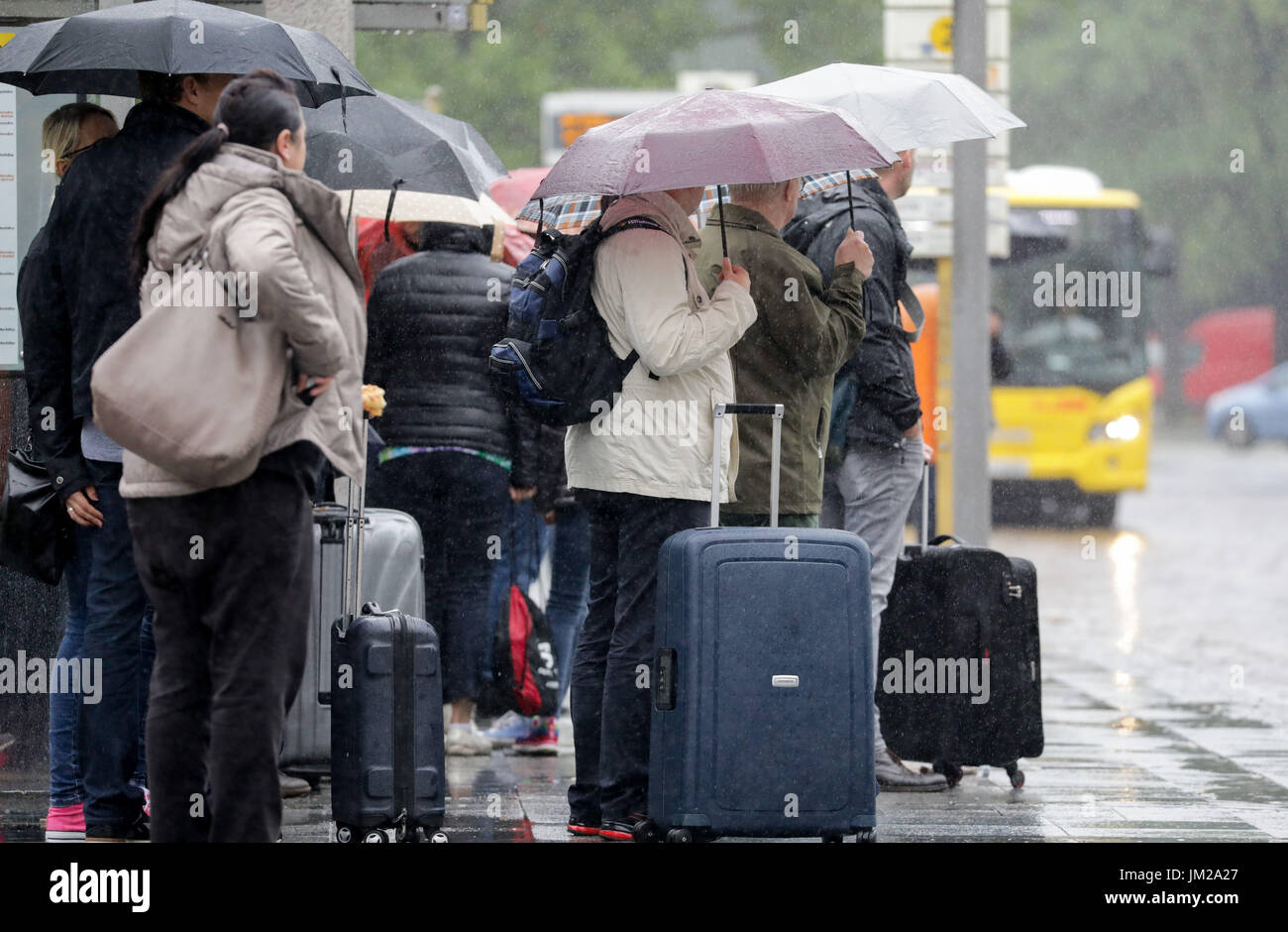Waiting bus under rain hi-res stock photography and images - Alamy