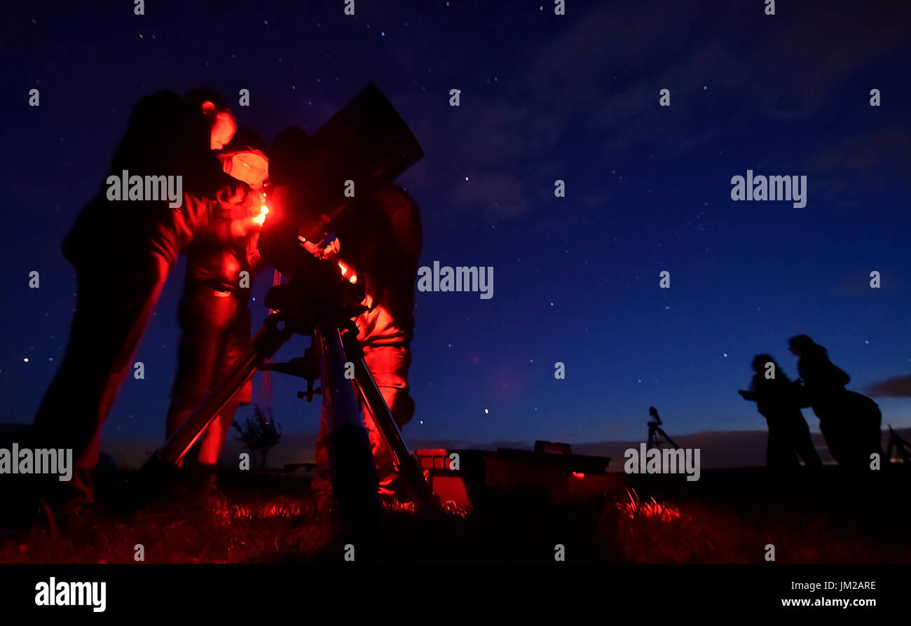 Observing the night sky hi-res stock photography and images - Alamy