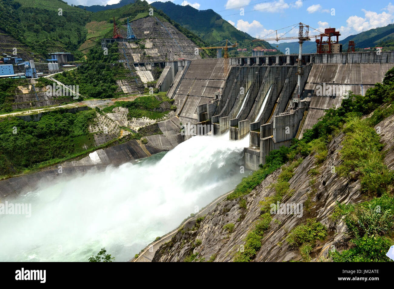 Tian'e. 26th July, 2017. Longtan hydropower station opens its sluice to ...