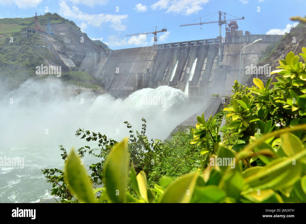 Tian'e. 26th July, 2017. Longtan hydropower station opens its sluice to ...