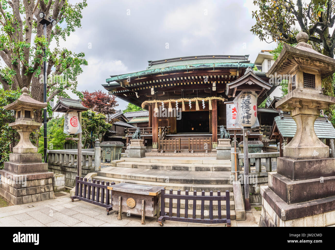 Old japanese shrine hi-res stock photography and images - Alamy