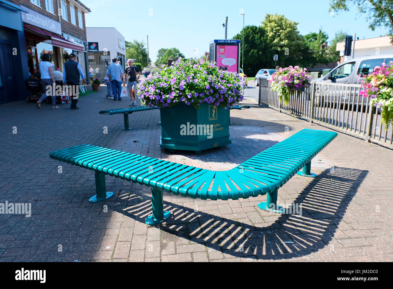 Public seating hi-res stock photography and images - Alamy