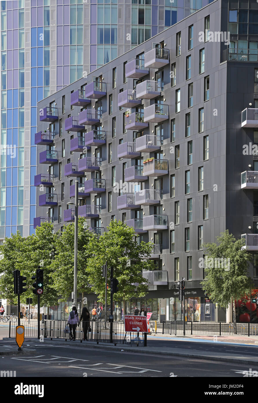 Stratford high street hi-res stock photography and images - Alamy