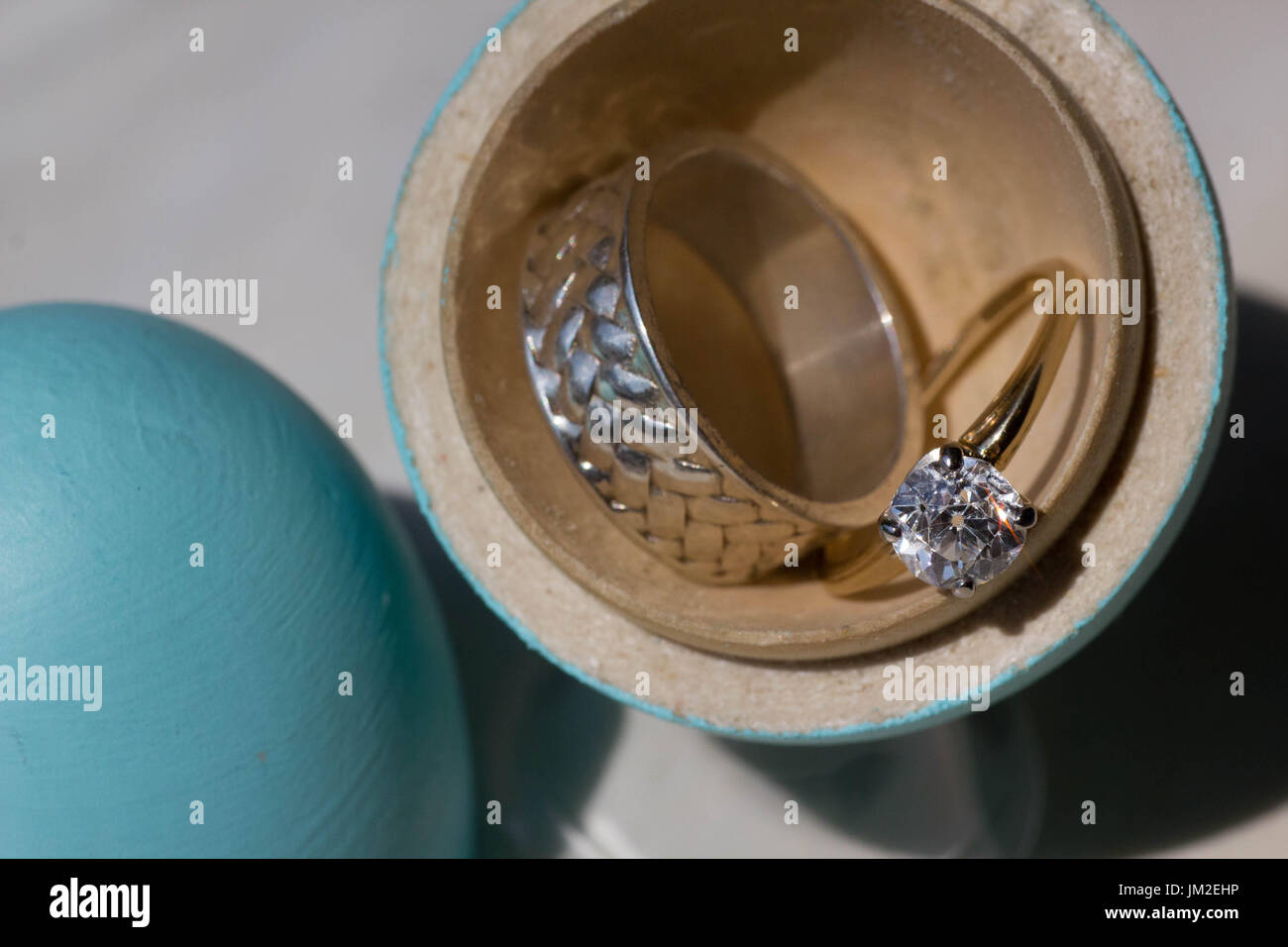 Silver wedding rings bands hi-res stock photography and images - Alamy