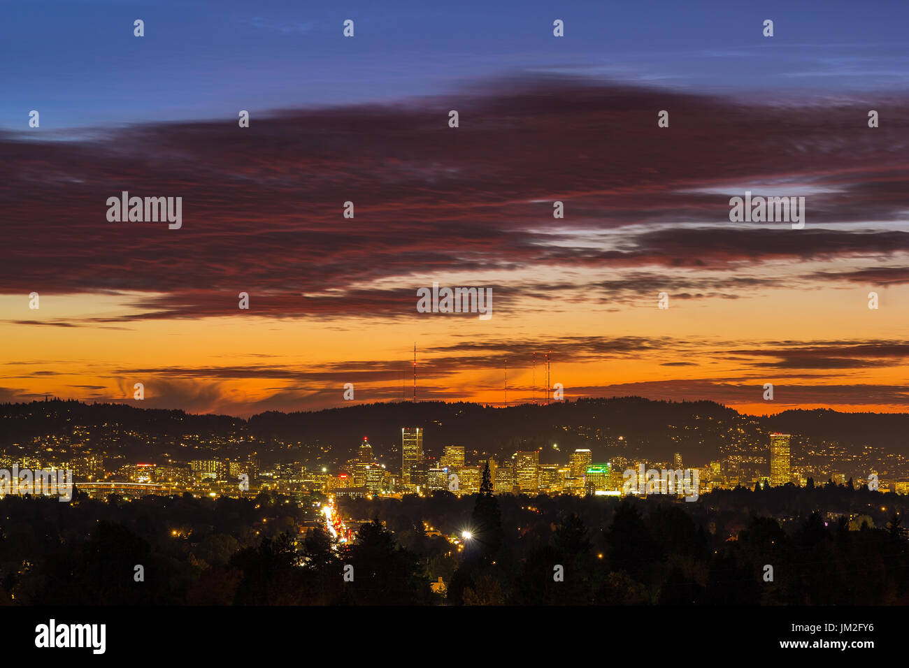 Portland city skyline colorful hi-res stock photography and images - Alamy