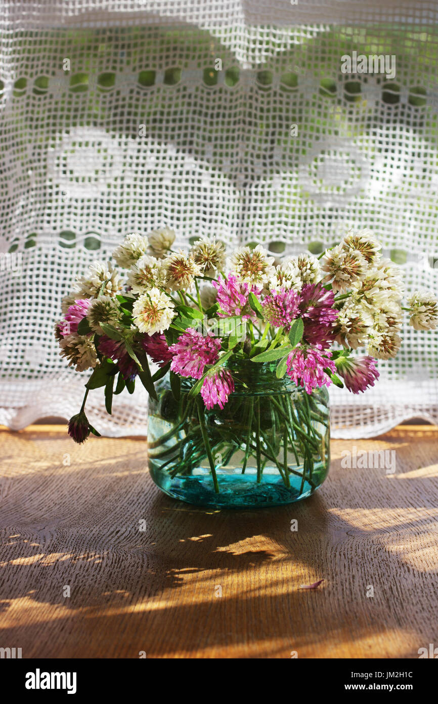 Clover bouquet hi-res stock photography and images - Alamy