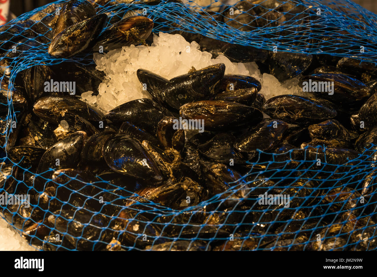 Mussels on Sale at the Pike Street Market Stock Photo - Alamy