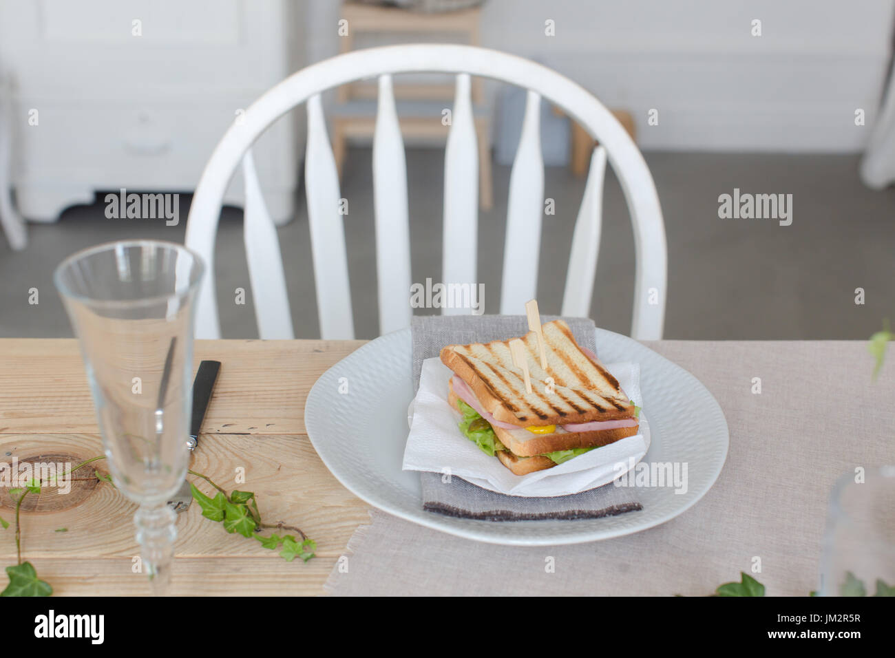 Traditional table setting hi-res stock photography and images - Alamy