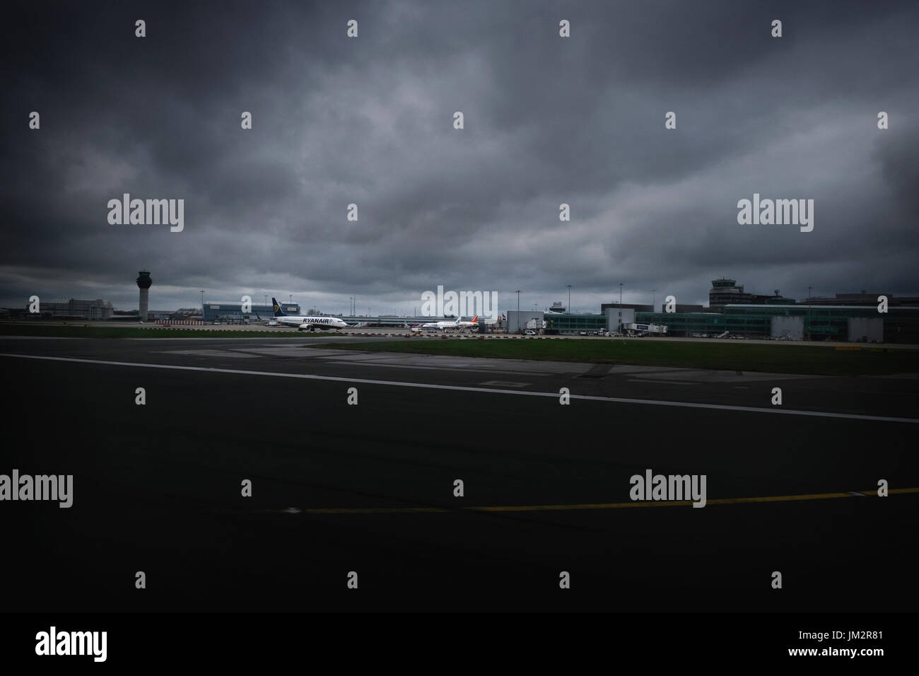 Manchester airport terminal 3 hi-res stock photography and images - Alamy