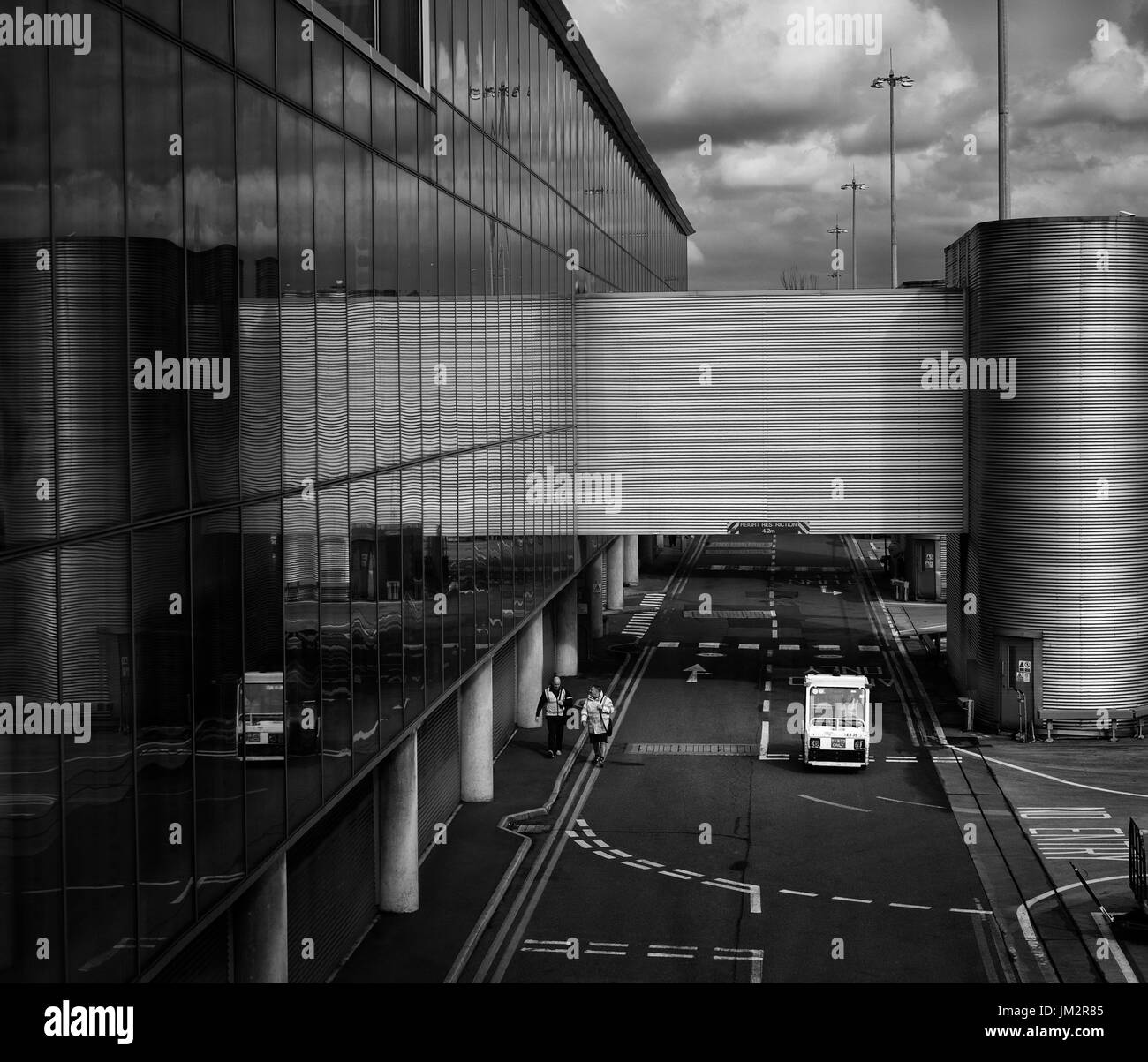 Manchester airport terminal 3 Black and White Stock Photos & Images - Alamy