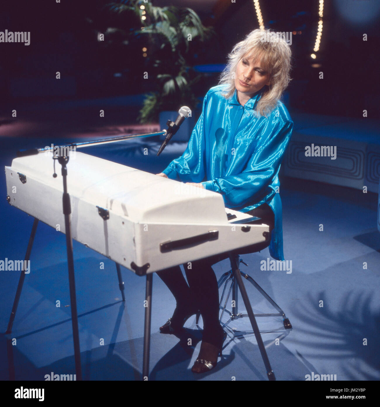 Amerikanische Rockmusikerin und Sängerin Chi Coltrane am Keyboard ...