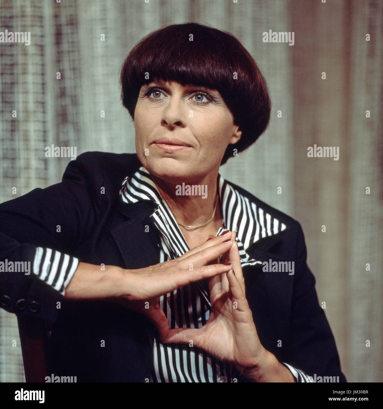 Hande Gefaltet High Resolution Stock Photography and Images - Alamy