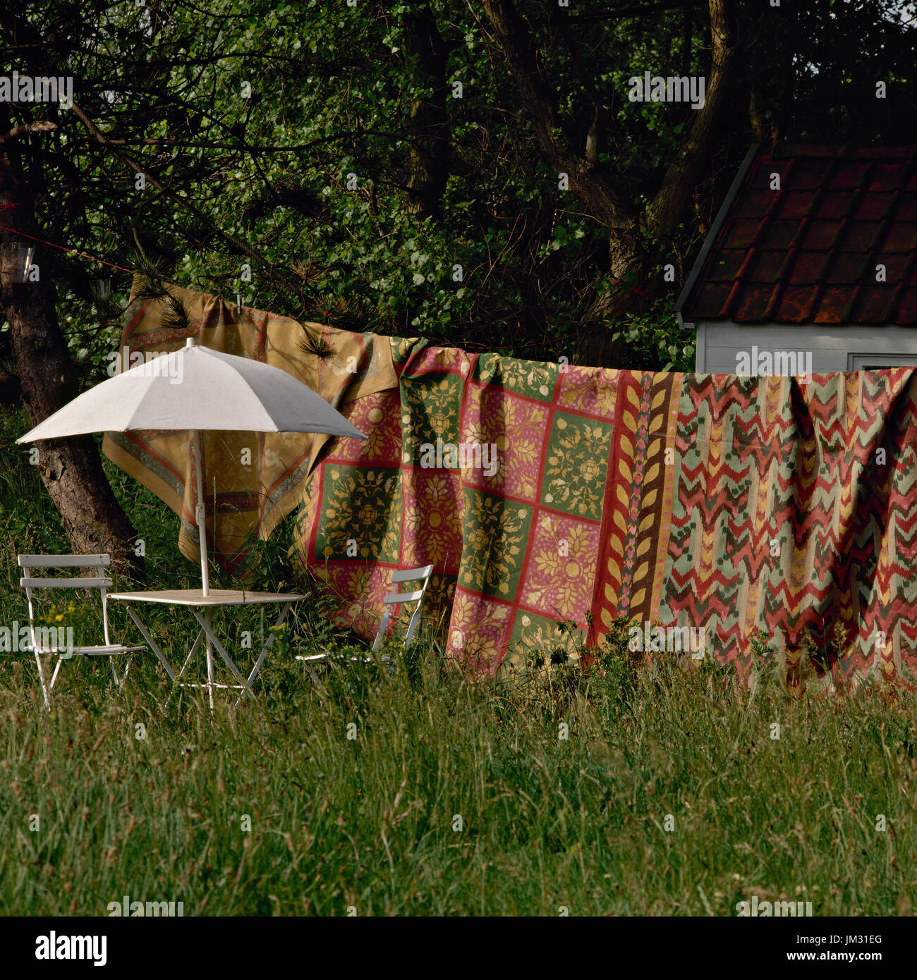 Quilts clothesline hi-res stock photography and images - Alamy