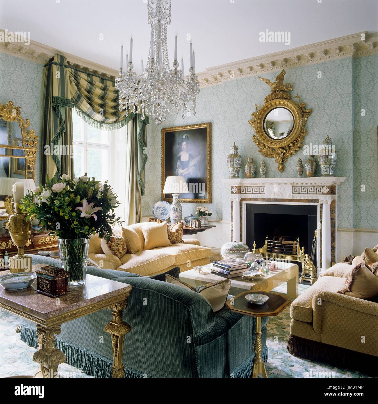 Opulent living room hi-res stock photography and images - Alamy