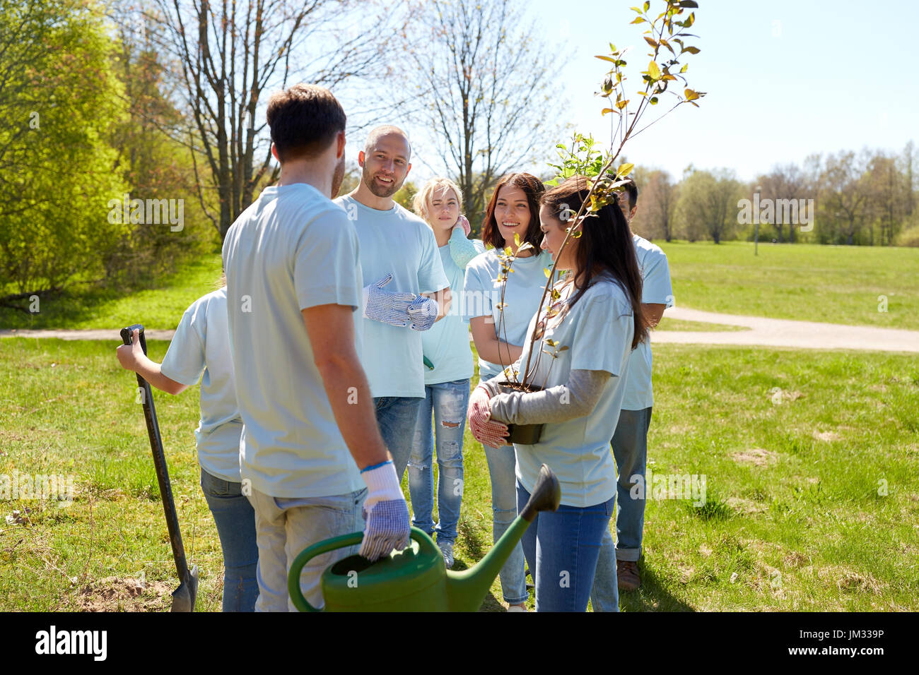 Community tree planting teen hi-res stock photography and images - Alamy