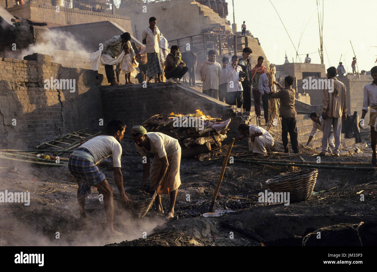 Varanasi cremation wood High Resolution Stock Photography and Images ...