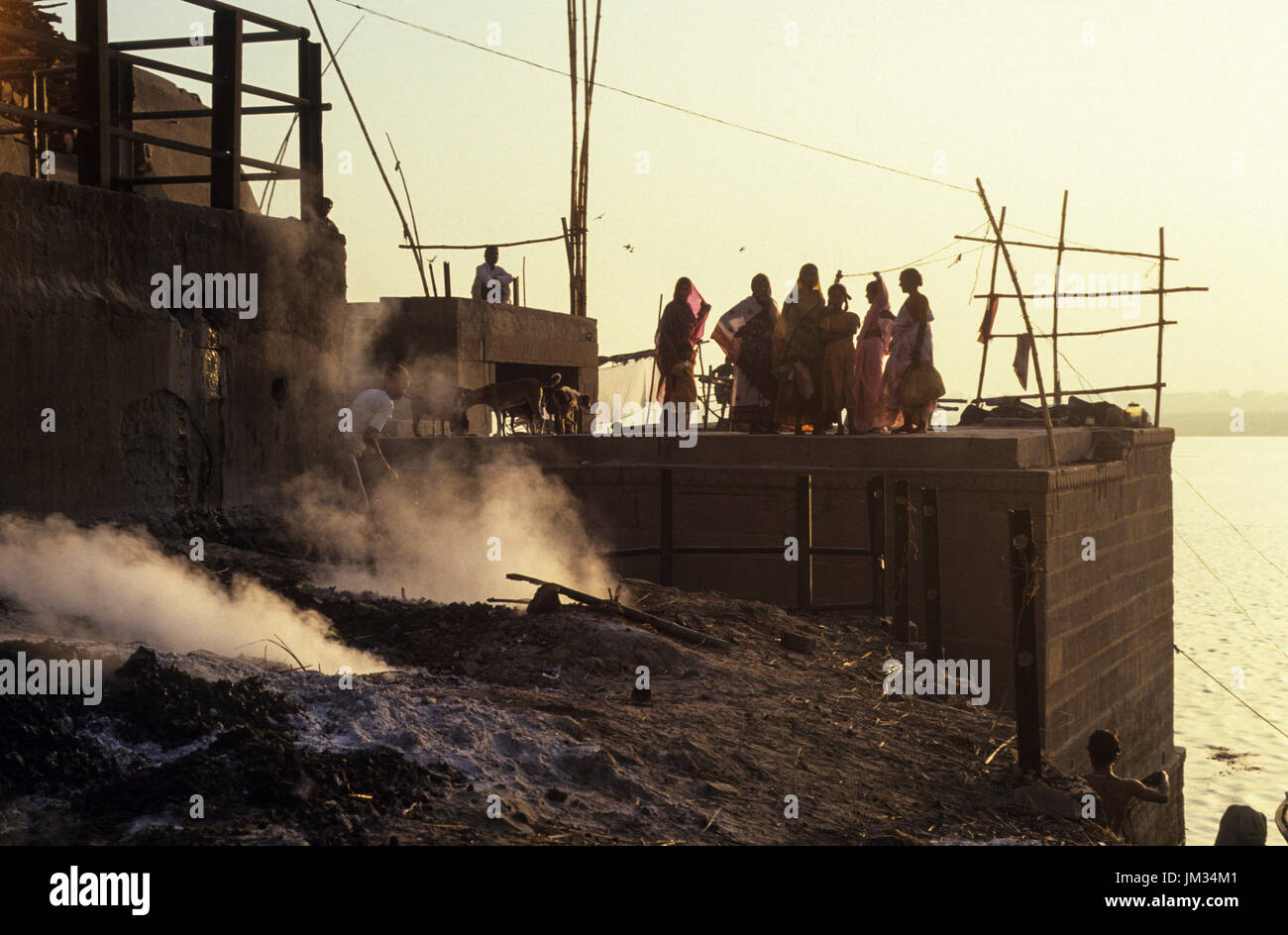 Dead body woman hi-res stock photography and images - Alamy
