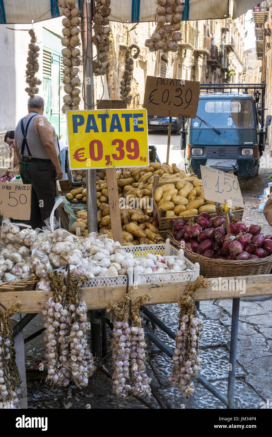 Ballaro markets hi-res stock photography and images - Alamy
