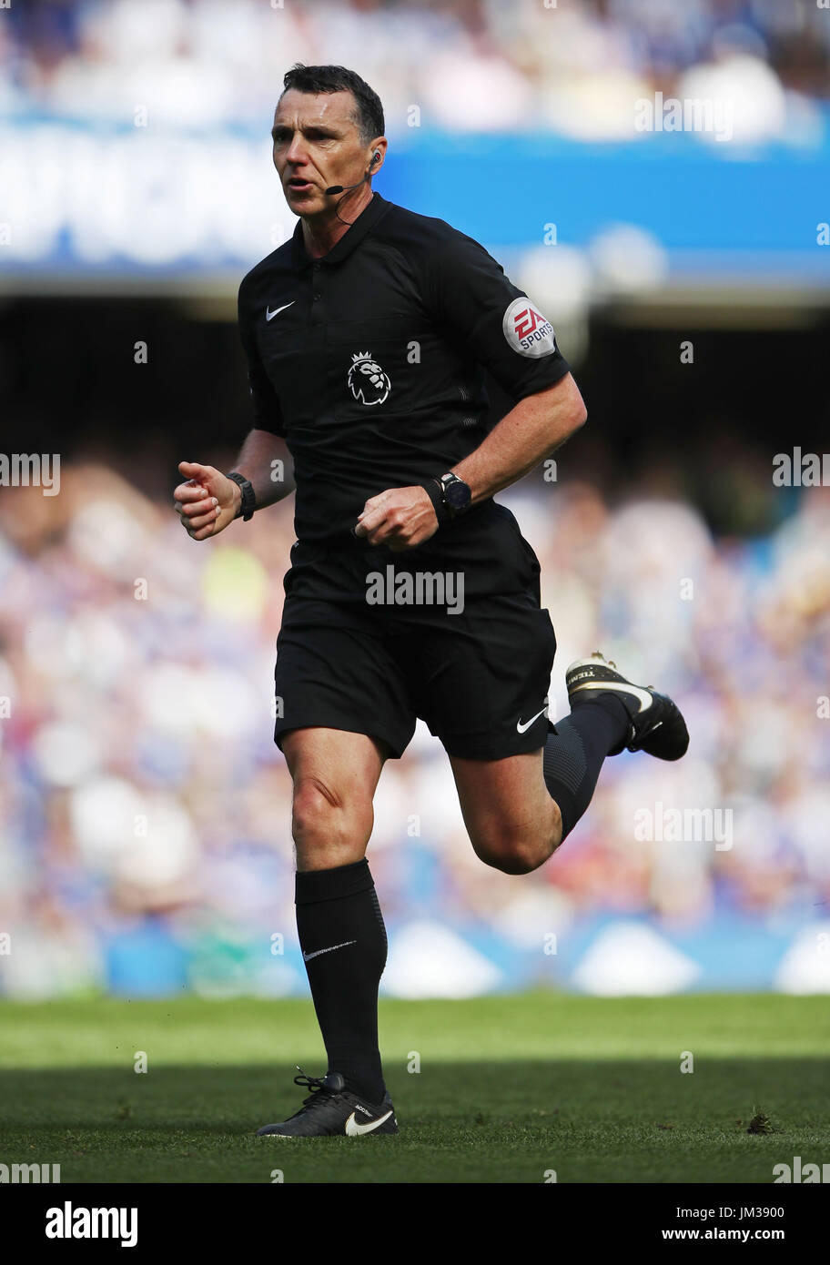 Match referee Neil Swarbrick Stock Photo - Alamy