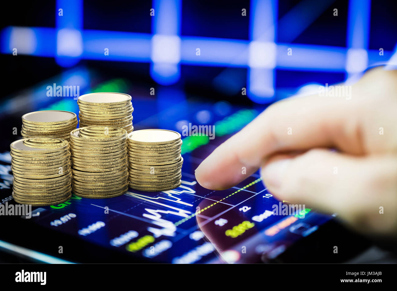 Gold stock market screen hi-res stock photography and images - Alamy