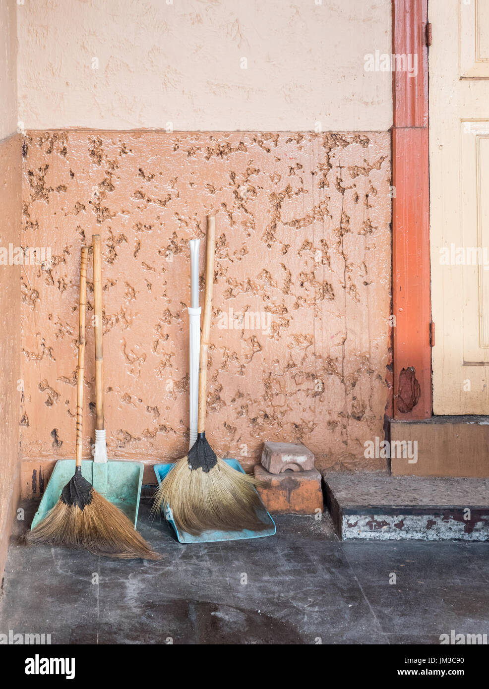 Dust pan hi-res stock photography and images - Alamy
